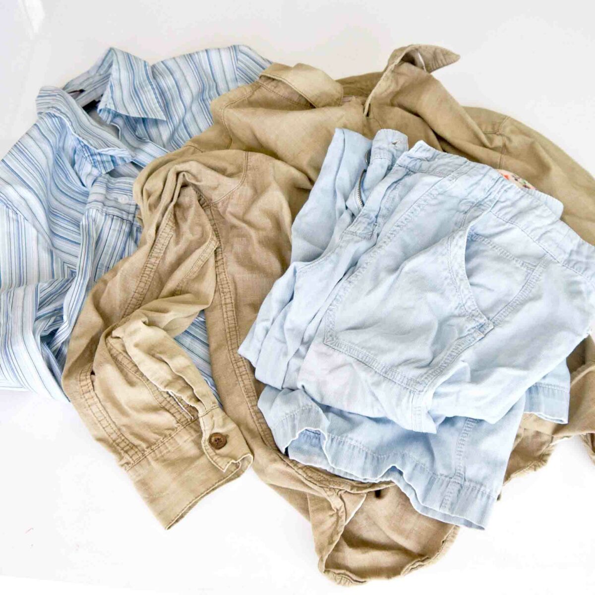 Folding Vs Rolling Clothes – What's The Best Way For Travel Packing ...