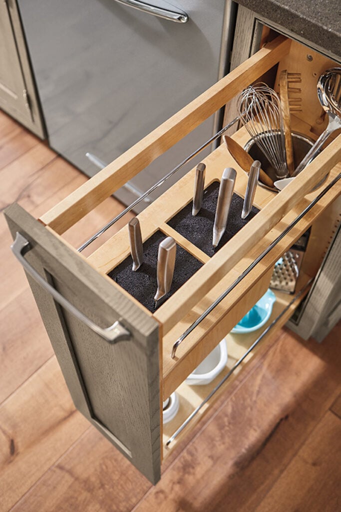 Knives In Pullout Cabinet - StyleMag - Style Degree